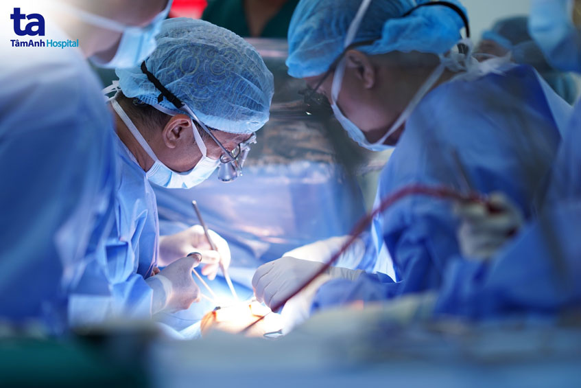 Bé 6 ngày tuổi mắc dị tật tim nặng được cứu sống ngoạn mục