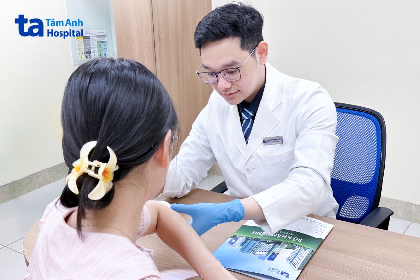 Phát hiện bệnh hiếm nguy hiểm từ triệu chứng sạm da