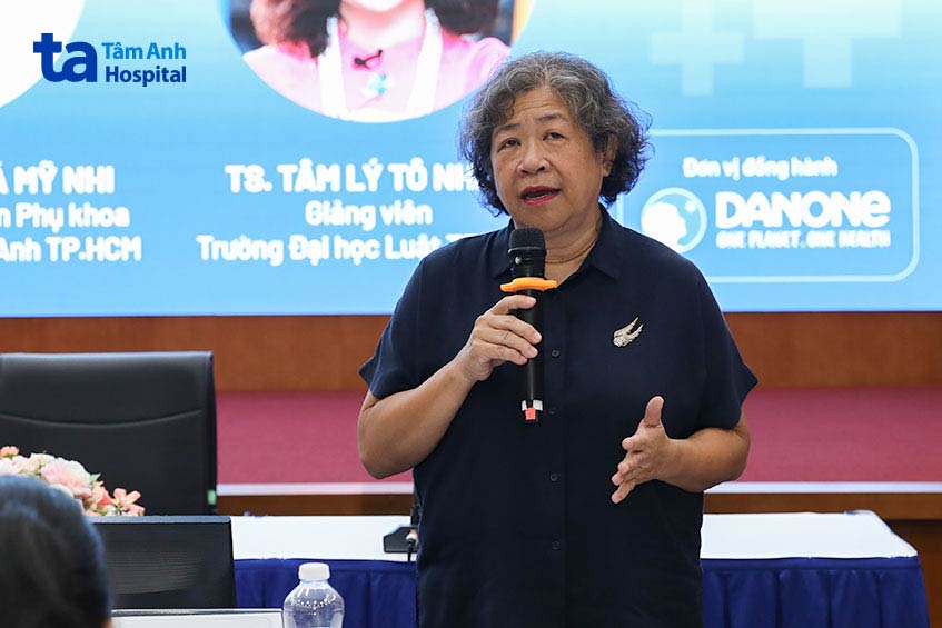 Can thiệp dinh dưỡng sớm để giảm ảnh hưởng cho trẻ sinh mổ