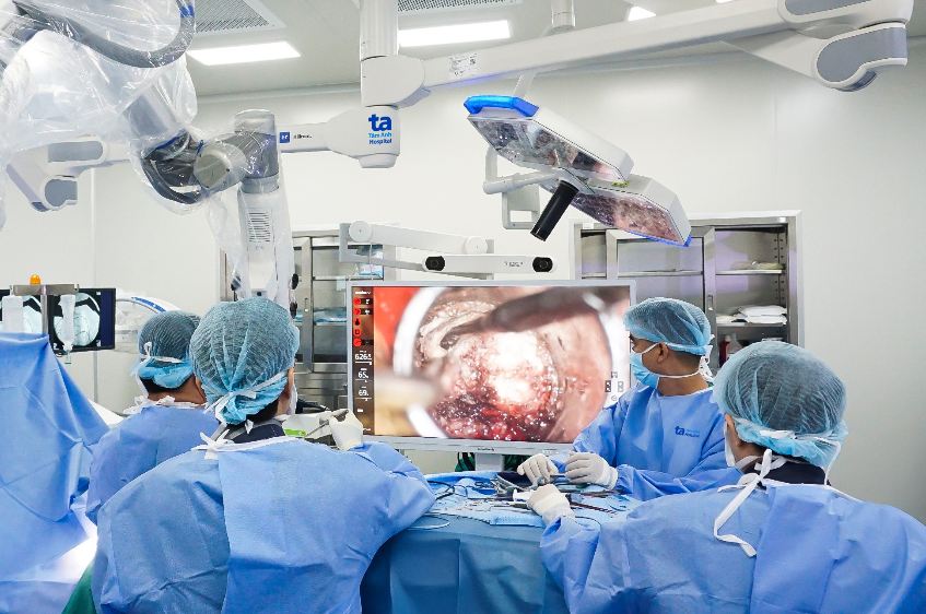 Robot và công nghệ cao AI mổ các bệnh Cột sống - Thần kinh thành công vượt trội