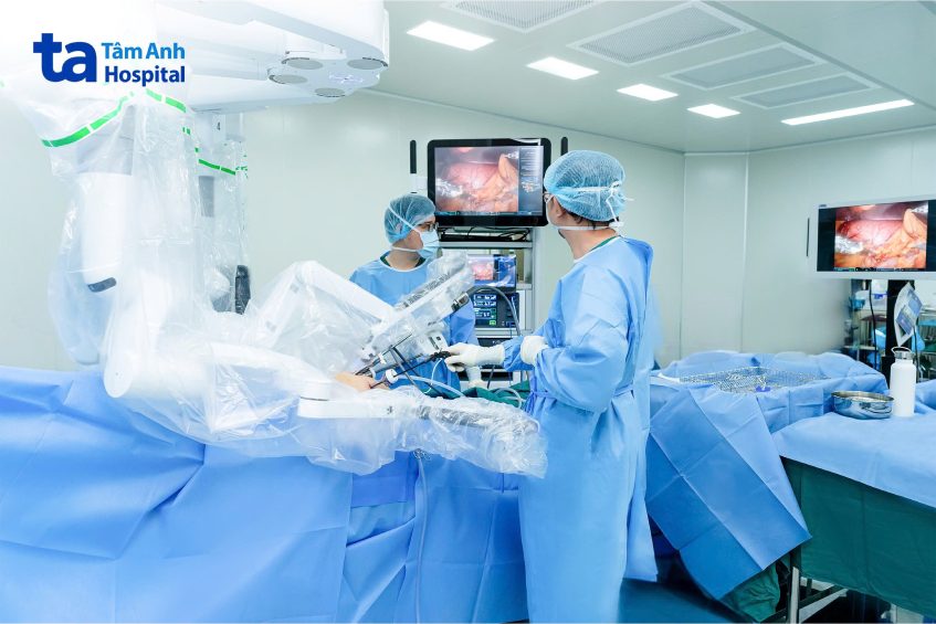 Phẫu thuật Robot cắt trọn polyp hóa ác gây ung thư đại tràng