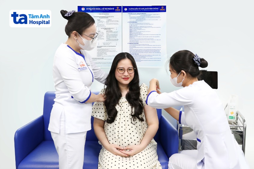 Vắc xin Abrysvo phòng ngừa virus hợp bào RSV phù hợp với ai?